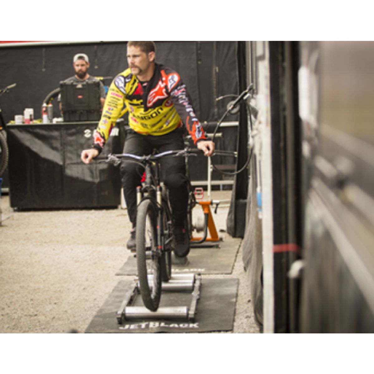 Rodillo de entrenamiento R1 Piso Jet Black Cycling / ExtremeZone Cycles